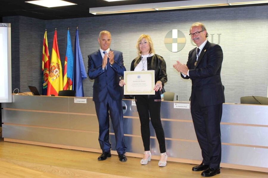 MARÍA TERESA PINEDO INGRESA COMO ACADÉMICA NUMERARIA EN LA ACADEMIA DE ...