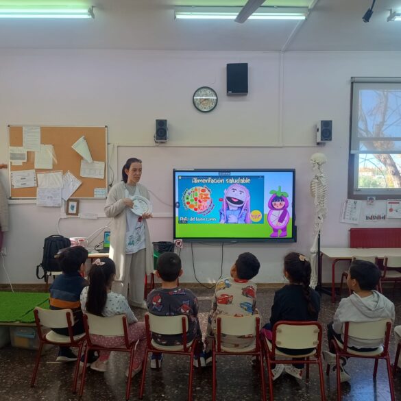 La enfermera escolar Siam Callejo fomenta hábitos saludables en los ...